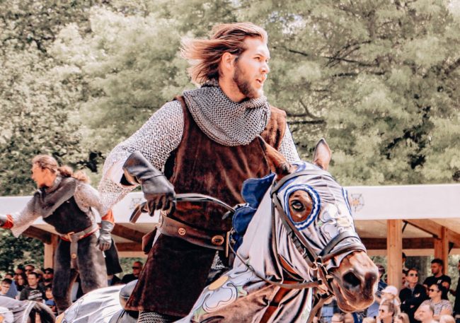 Good Luck in French: When to use Bon Courage vs Bonne Chance