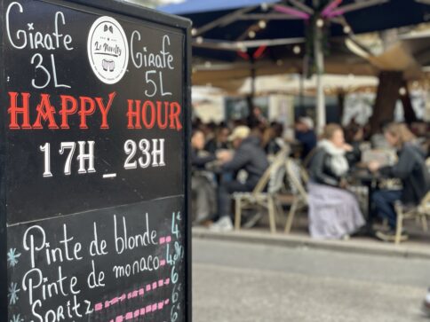 Cheers in French: Essential expressions to ace Le Happy Hour