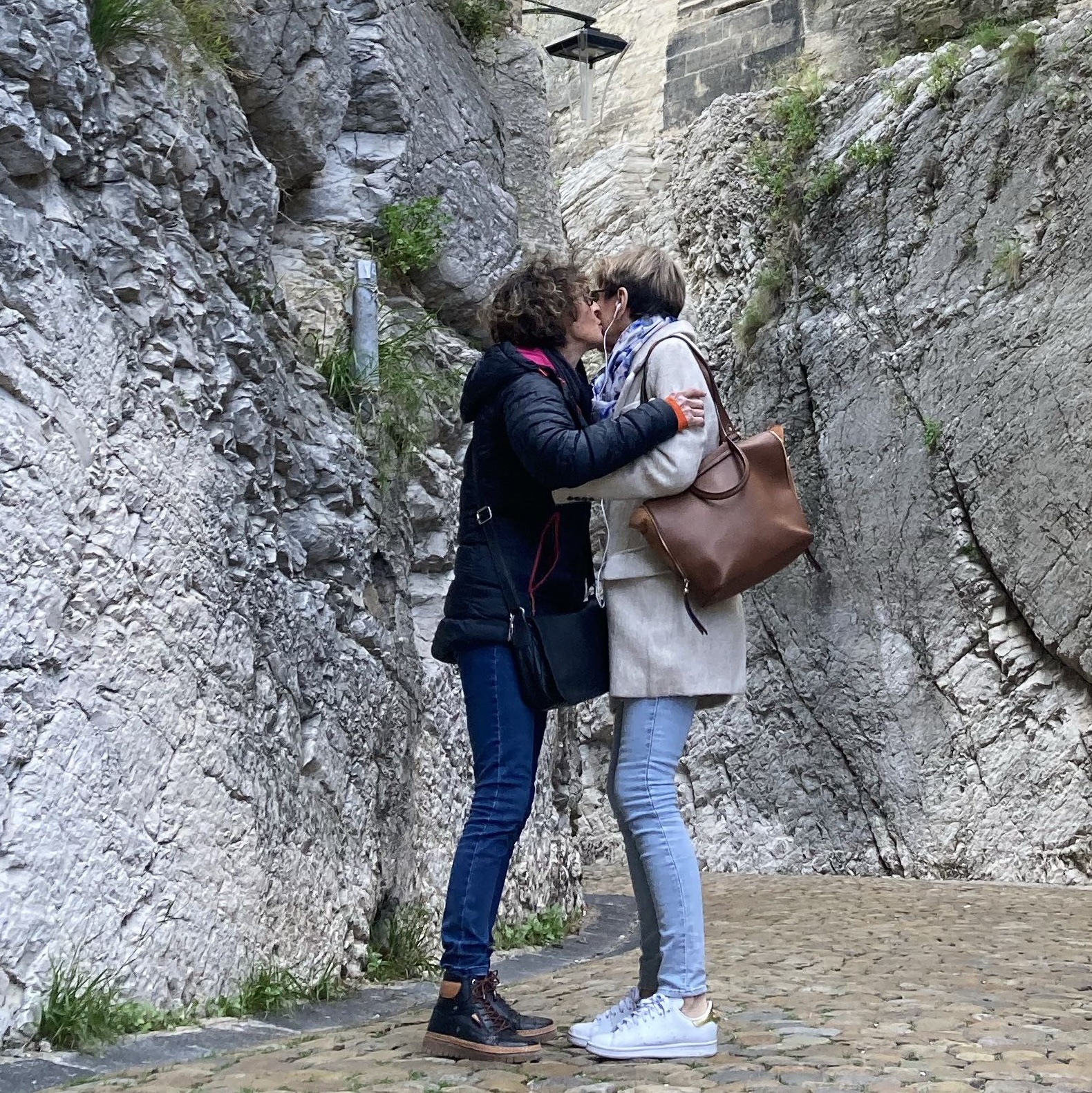 La bise: Our guide to French kissing culture